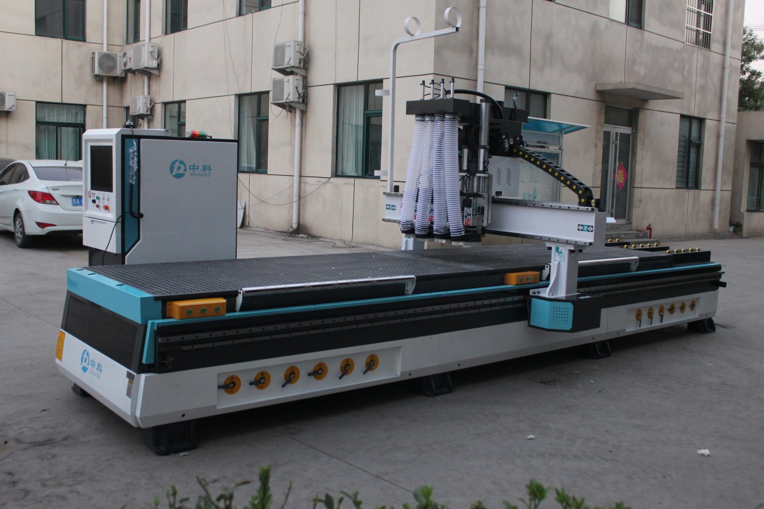 Máy CNC trung tâm là gì? Các loại máy gia công trung tâm hot nhất 2021